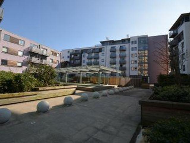 2 Bedrooms Flat for rent in Deals Gateway, London SE13