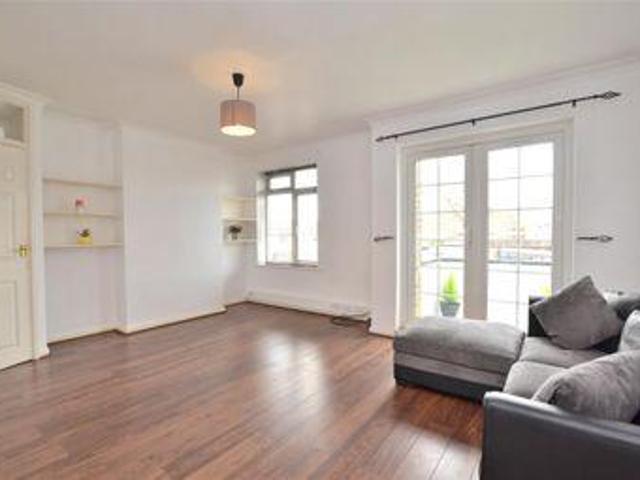 2 Bedrooms Flat for rent in Debenham Court, Quinta Drive, Barnet, Herts EN5
