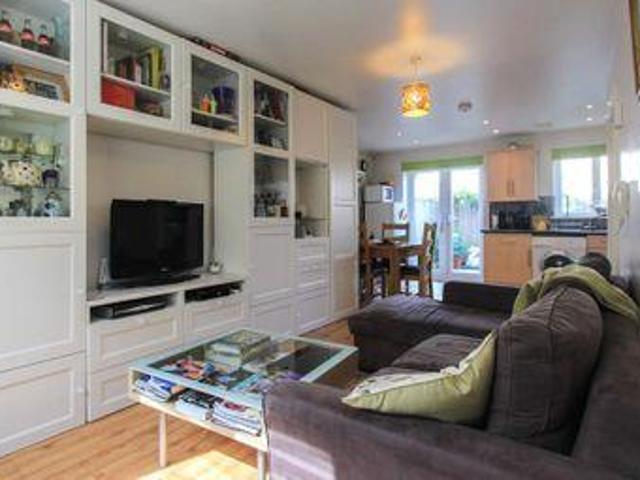 2 Bedrooms Flat for rent in Deemuir Square, Splott, Cardiff CF24