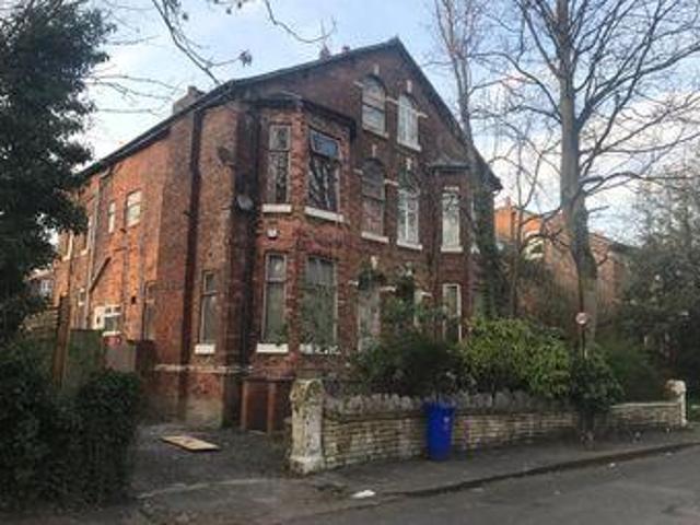 2 Bedrooms Flat for rent in Deerpark Road, Manchester M16