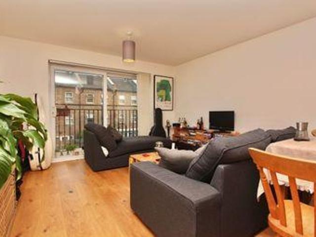 2 Bedrooms Flat for rent in Defoe Road, Stoke Newington, London N16