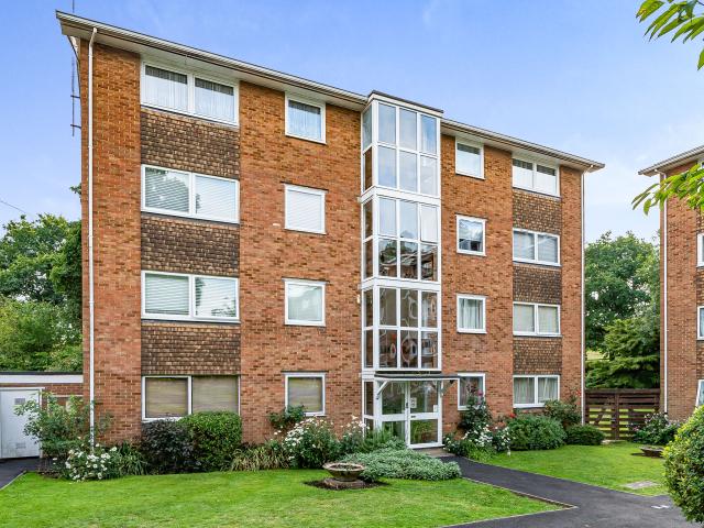 2 Bedrooms Flat for Rent in Dell Farm Road | Foxtons