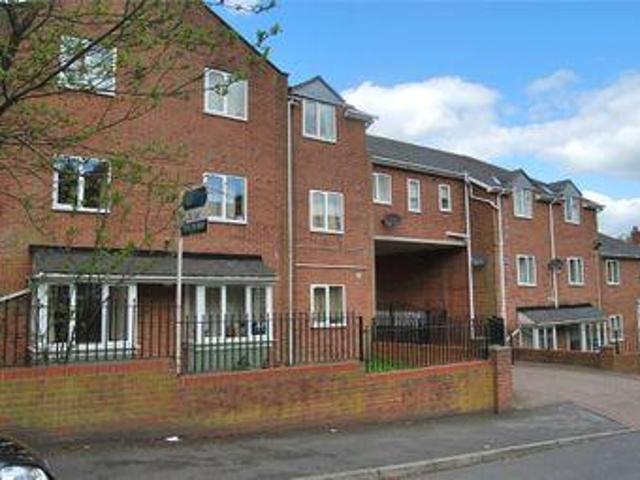 2 Bedrooms Flat for rent in Delph Court, Leeds, West Yorkshire LS6