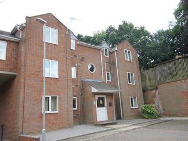 2 Bedrooms Flat for rent in Delph Court, Woodhouse, Leeds LS6