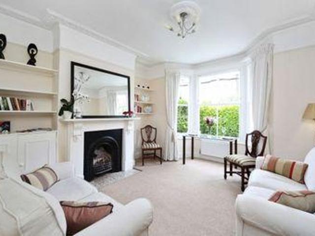 2 Bedrooms Flat for rent in Delvino Road, London SW6