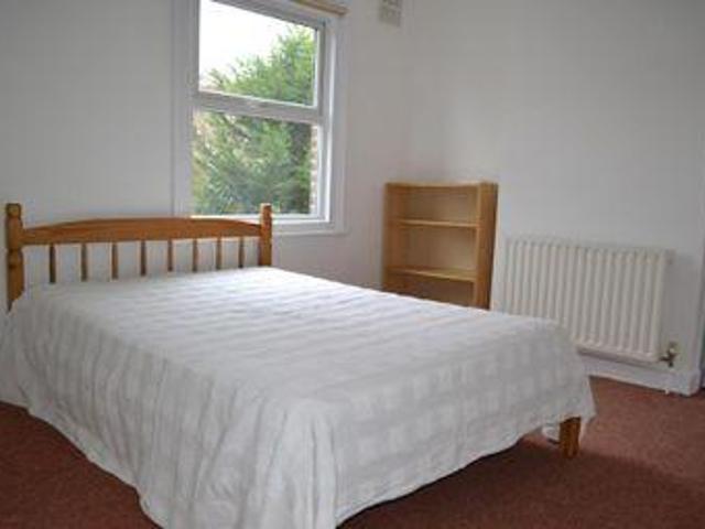 2 Bedrooms Flat for rent in Denison Road, Colliers Wood, London SW19