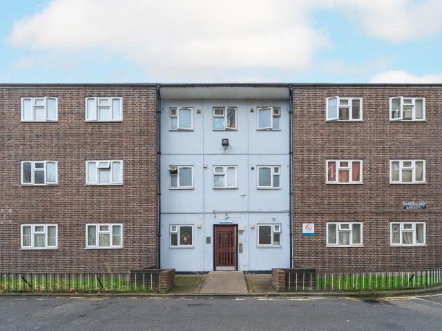 2 Bedrooms Flat for Rent in Denmark Road | Foxtons