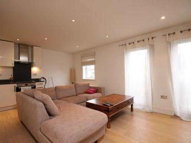 2 Bedrooms Flat for rent in Denning Mews, Clapham South, London SW12