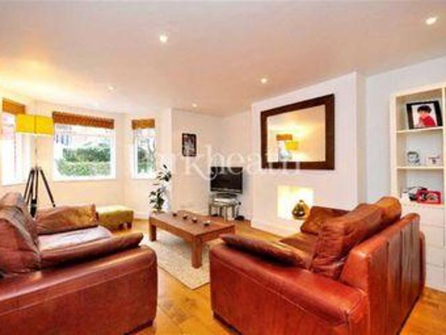 2 Bedrooms Flat for rent in Dennington Park Road, West Hampstead, London NW6