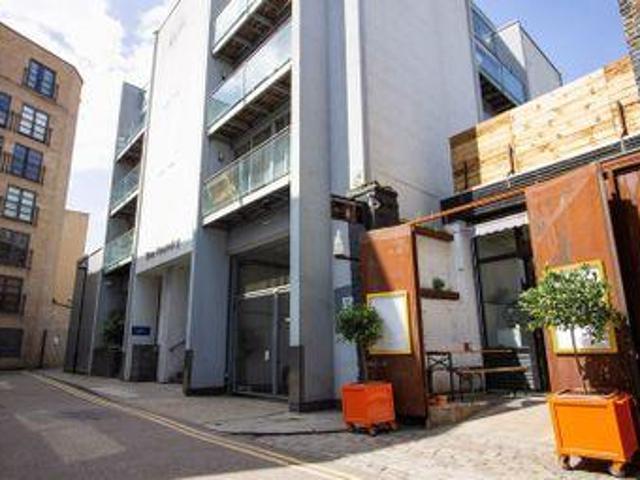 2 Bedrooms Flat for rent in Dereham Place, London EC2A