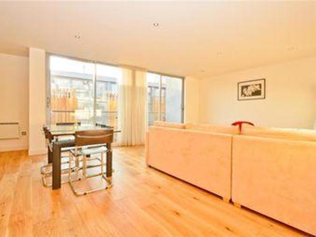 2 Bedrooms Flat for rent in Dereham Place, Shoreditch EC2A