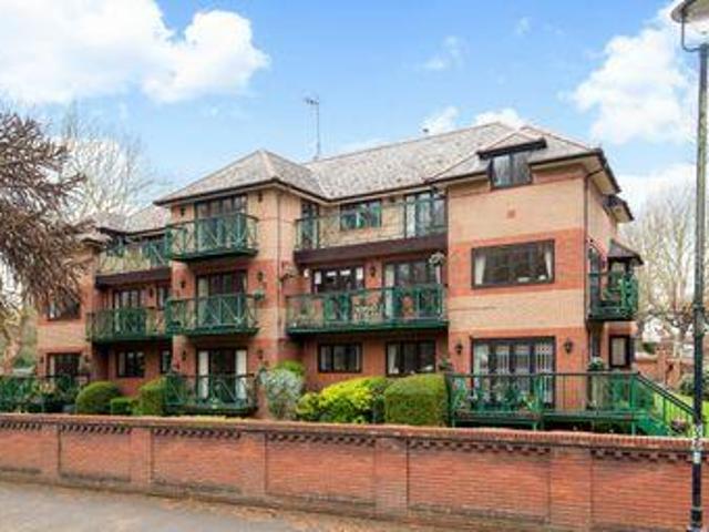 2 Bedrooms Flat for rent in Derek Road, Maidenhead SL6
