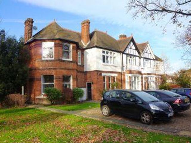 2 Bedrooms Flat for rent in Ditton Road, Surbiton KT6