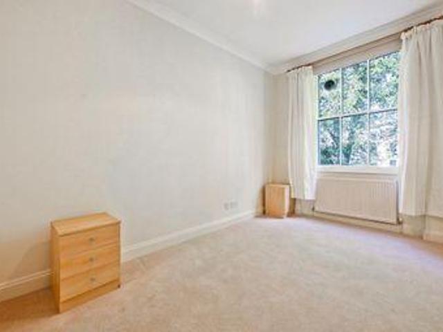 2 Bedrooms Flat for rent in Dingwall Road, Croydon, London CR0