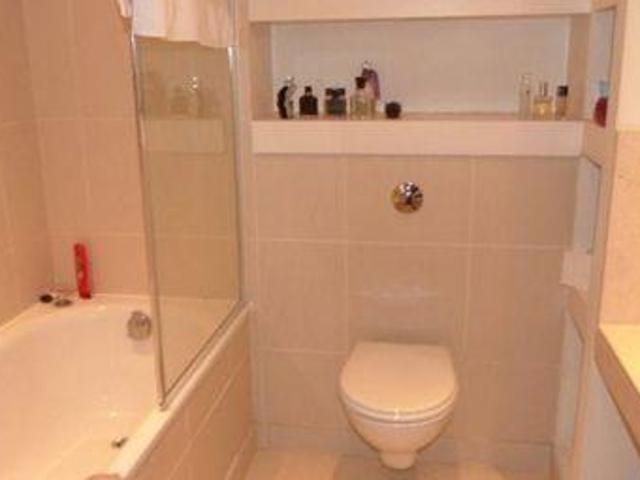 2 Bedrooms Flat for rent in Discovery Dock, Canary Wharf E14