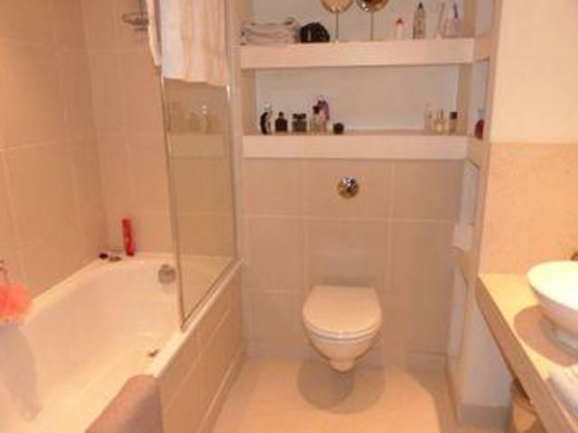 2 Bedrooms Flat for rent in Discovery Dock, Canary Wharf E14