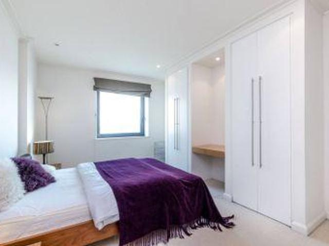 2 Bedrooms Flat for rent in Discovery Dock Apartments, Canary Wharf, London E14