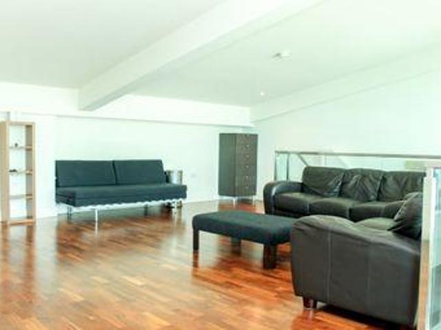 2 Bedrooms Flat for rent in Discovery Dock, South Quay Square, London E14