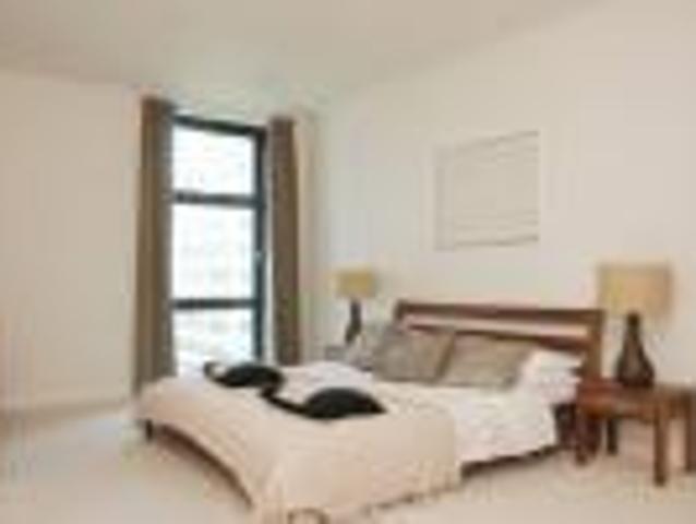 2 Bedrooms Flat for rent in Discovery Dock West, South Quay Square, Canary Wharf, London E14