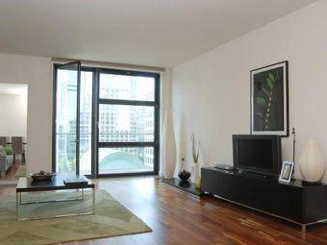 2 Bedrooms Flat for rent in Discovery Dock West, South Quay Square, Canary Wharf, London E14