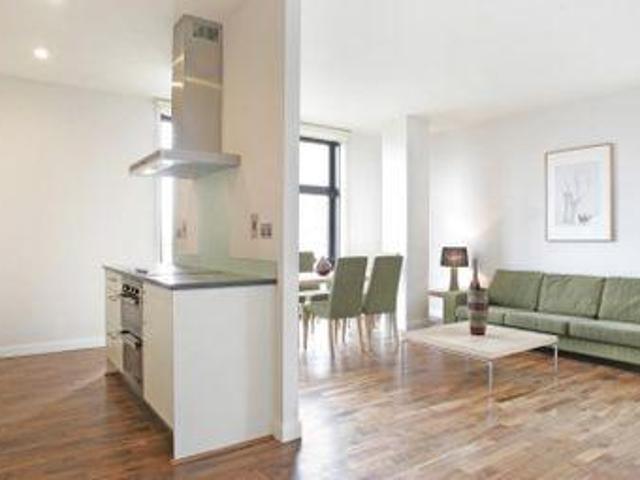 2 Bedrooms Flat for rent in Discovery Dock West, South Quay Square, Canary Wharf, London E14