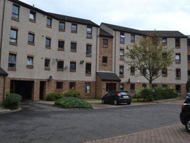 2 Bedrooms Flat for rent in Drum Terrace, Easter Road EH7