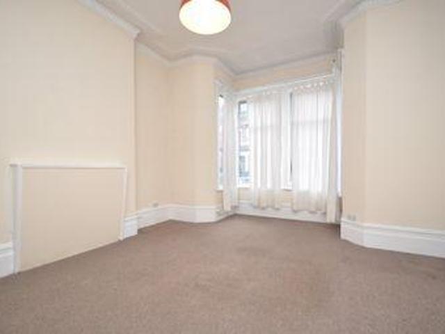 2 Bedrooms Flat for rent in Drylands Road, London N8
