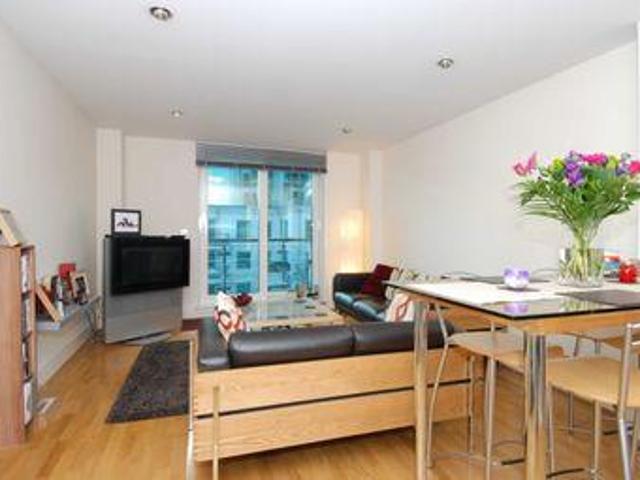 2 Bedrooms Flat for rent in Drake House, St George Wharf, Vauxhall, London SW8