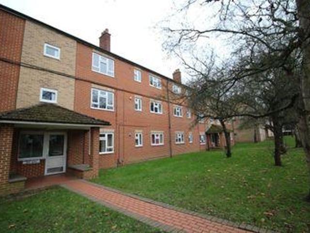 2 Bedrooms Flat for rent in Drakes Drive, St. Albans AL1