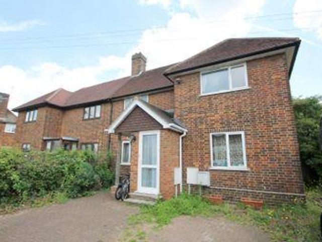 2 Bedrooms Flat for rent in Drakes Drive, St.Albans AL1