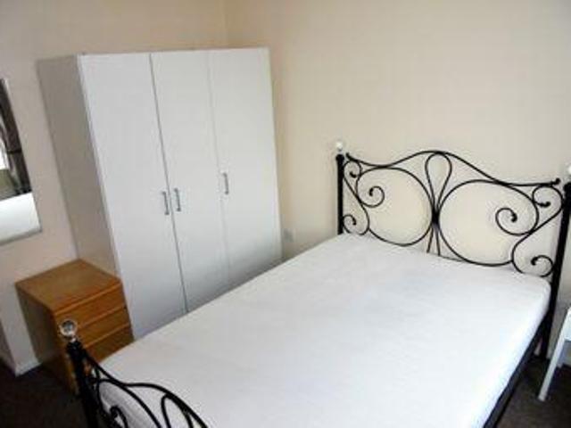 2 Bedrooms Flat for rent in Drapers Fields, Coventry, West Midlands CV1