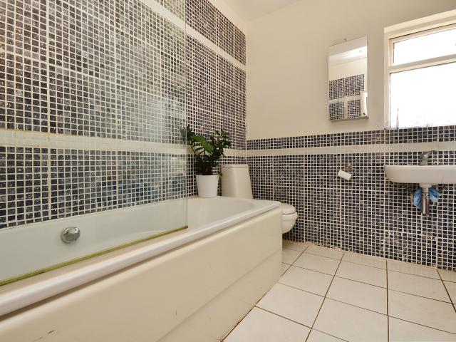 2 Bedrooms Flat for Rent in Drayton Gardens | Foxtons