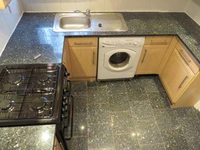 2 Bedrooms Flat for rent in Drayton Gardens, West Drayton UB7