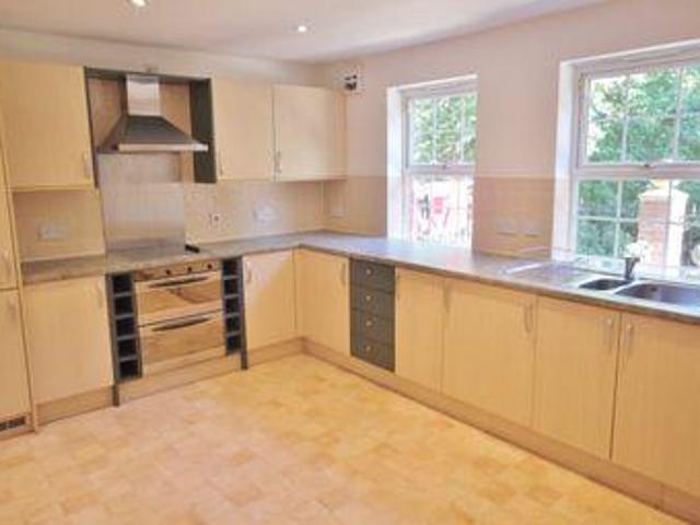 2 Bedrooms Flat for rent in Ducks Hill Road, Northwood HA6