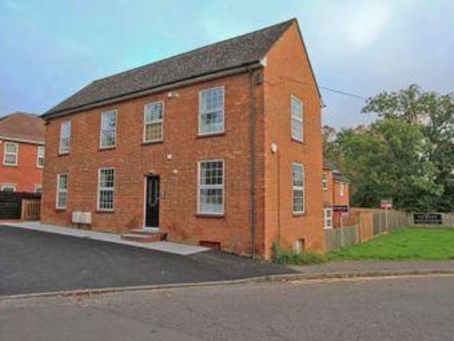 2 Bedrooms Flat for rent in Ducks Hill Road, Northwood HA6
