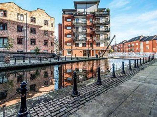 2 Bedrooms Flat for rent in Ducie Street, Manchester M1