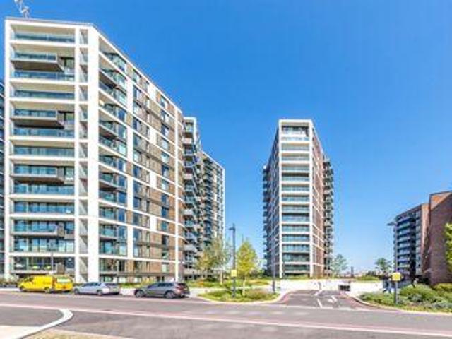 2 Bedrooms Flat for rent in Duke Of Wellington Avenue, London SE18
