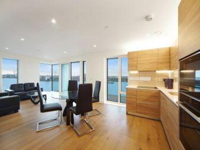 2 Bedrooms Flat for rent in Duke Of Wellington Avenue, London SE18