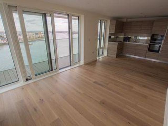 2 Bedrooms Flat for rent in Duke Of Wellington Avenue, London SE18