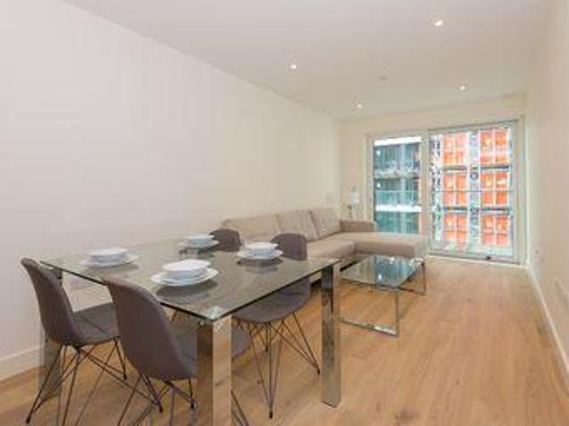 2 Bedrooms Flat for rent in Duke Of Wellington Avenue, London SE18