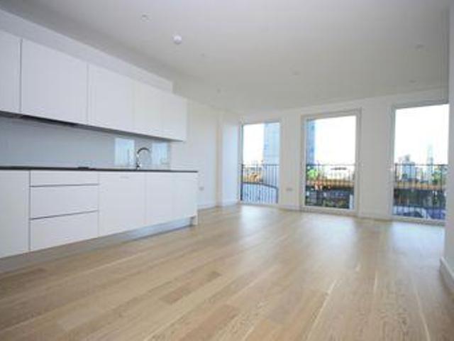 2 Bedrooms Flat for rent in Duke Of Wellington Avenue, London SE18