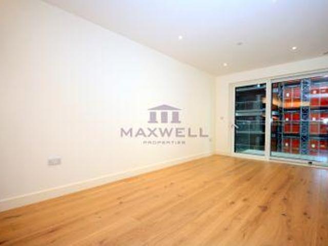 2 Bedrooms Flat for rent in Duke Of Wellington Avenue, Roal Arsenal, Woolwich SE18