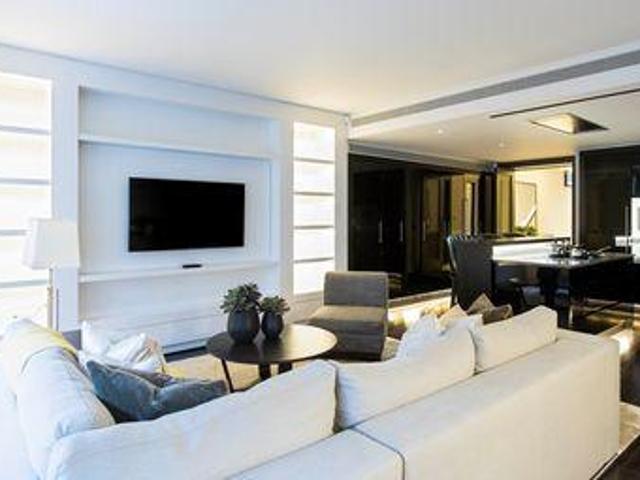 2 Bedrooms Flat for rent in Duke Street, Mayfair W1K