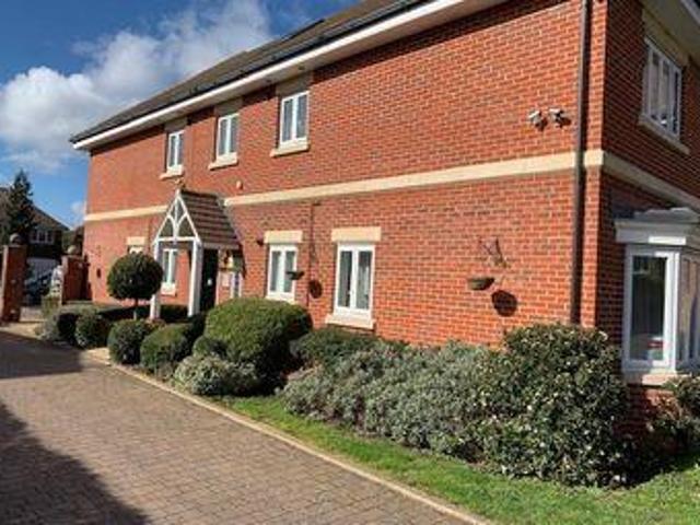 2 Bedrooms Flat for rent in Dunnell Close, Lowe Sunbury TW16