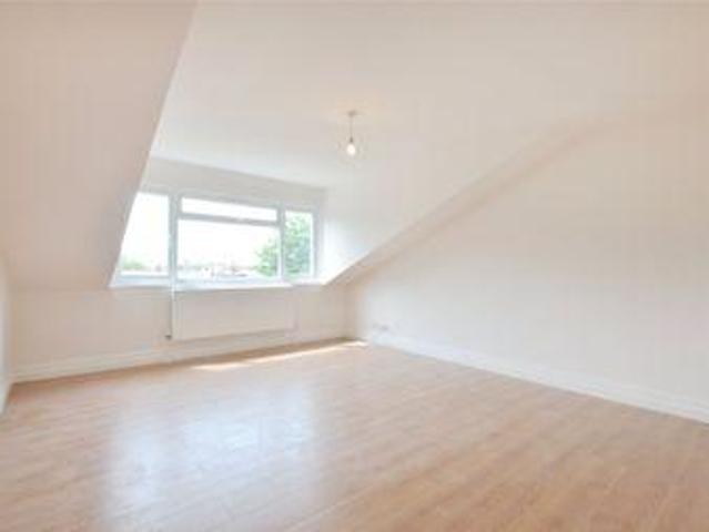 2 Bedrooms Flat for rent in Dunsmure Road, Stoke Newington N16
