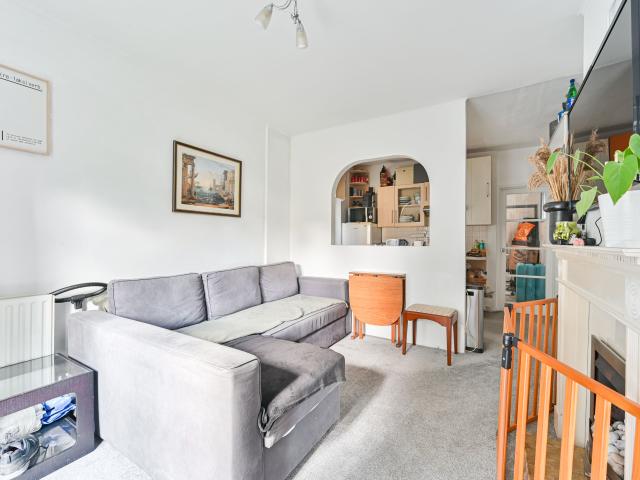 2 Bedrooms Flat for Rent in Dunstans Road | Foxtons