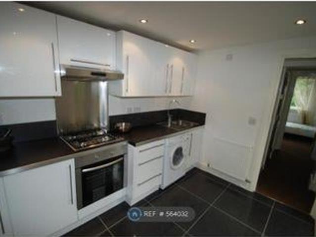 2 Bedrooms Flat for rent in Dunstans Road, London SE22