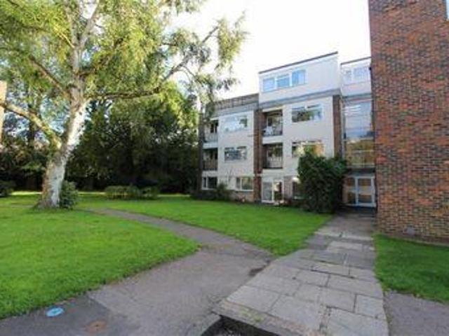 2 Bedrooms Flat for rent in Dunraven Drive, Enfield EN2