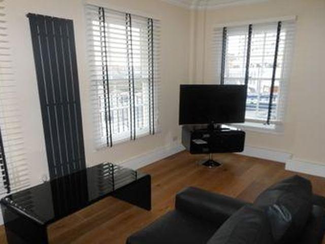 2 Bedrooms Flat for rent in Dunraven House, Westgate Street, Cardiff CF10