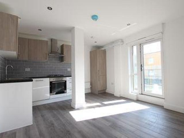2 Bedrooms Flat for rent in Dunton Road, London E10